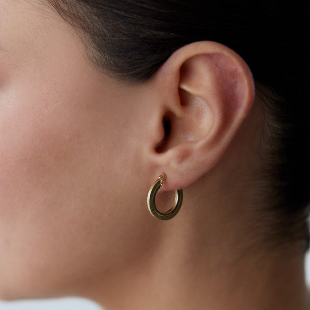 KP9041-SquareNestedHoopEarrings_2_1200x630.jpg?v=1706774832